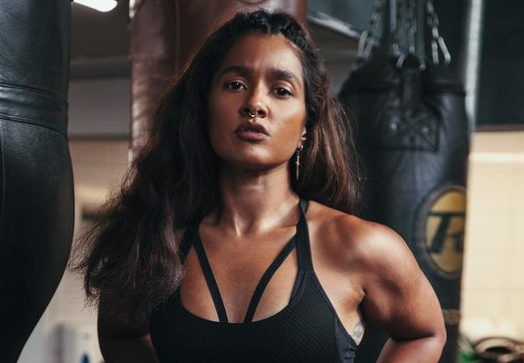 Ayesha Hussain Gets Laser Hair Removal - Este